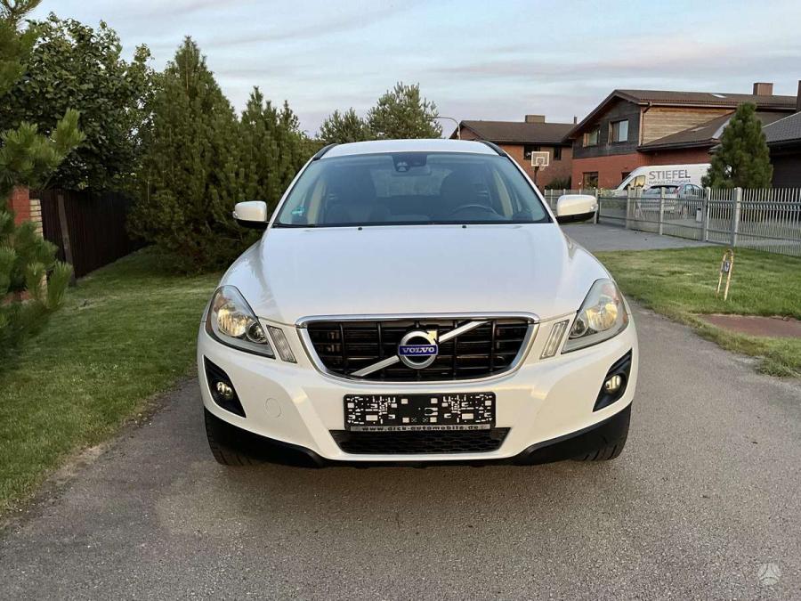 Balts Volvo XC60 2010 Šauļi, ar dzinēja tilpumu 2.40 L un nobraukumu 329 tūkst. km par 6599 €, foto 4 vietnē AUTOMOTO.COM.LV