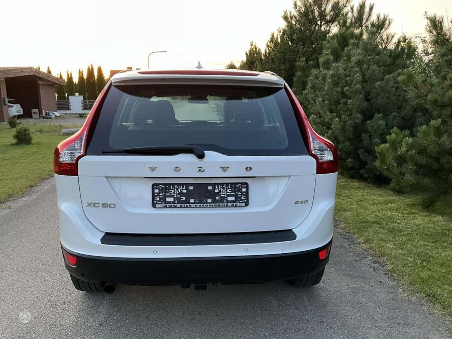 Balts Volvo XC60 2010 Šauļi, ar dzinēja tilpumu 2.40 L un nobraukumu 329 tūkst. km par 6599 €, foto 6 vietnē AUTOMOTO.COM.LV