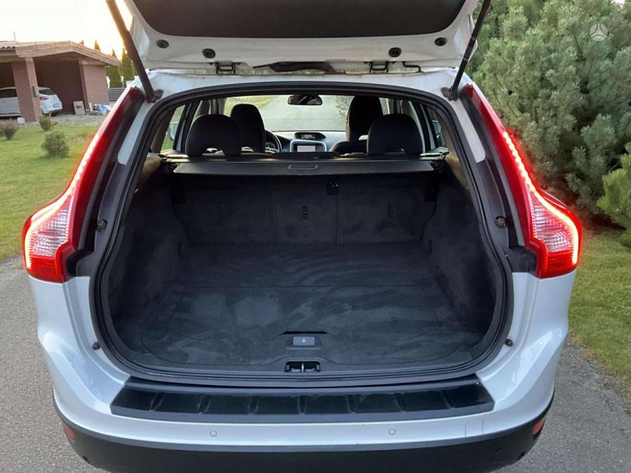 Balts Volvo XC60 2010 Šauļi, ar dzinēja tilpumu 2.40 L un nobraukumu 329 tūkst. km par 6599 €, foto 9 vietnē AUTOMOTO.COM.LV