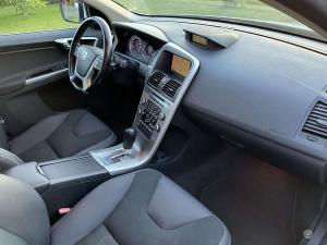 Balts Volvo XC60 2010 Šauļi, ar dzinēja tilpumu 2.40 L un nobraukumu 329 tūkst. km par 6599 €, foto 12 vietnē AUTOMOTO.COM.LV