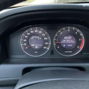 Balts Volvo XC60 2010 Šauļi, ar dzinēja tilpumu 2.40 L un nobraukumu 329 tūkst. km par 6599 €, foto 17 vietnē AUTOMOTO.COM.LV
