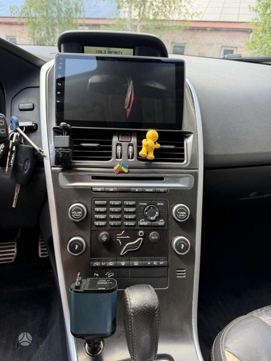 Balts Volvo XC60 2010 Šauļi, ar dzinēja tilpumu 2.40 L un nobraukumu 290 tūkst. km par 8500 €, foto 10 vietnē AUTOMOTO.COM.LV