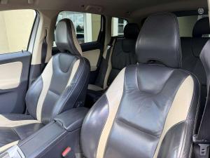 Balts Volvo XC60 2010 Šauļi, ar dzinēja tilpumu 2.40 L un nobraukumu 290 tūkst. km par 8500 €, foto 11 vietnē AUTOMOTO.COM.LV