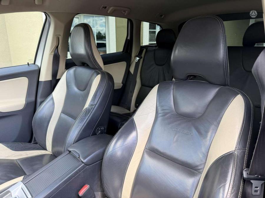 Balts Volvo XC60 2010 Šauļi, ar dzinēja tilpumu 2.40 L un nobraukumu 290 tūkst. km par 8500 €, foto 11 vietnē AUTOMOTO.COM.LV