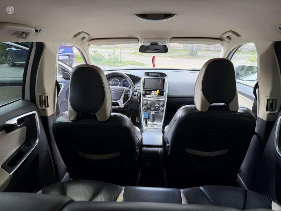 Balts Volvo XC60 2010 Šauļi, ar dzinēja tilpumu 2.40 L un nobraukumu 290 tūkst. km par 8500 €, foto 16 vietnē AUTOMOTO.COM.LV