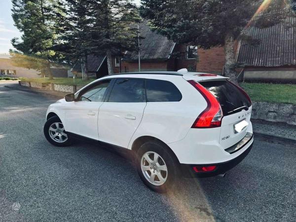 Volvo XC60 2010 Viļņa vietnē Balts Volvo XC60 2010 Viļņa, ar dzinēja tilpumu 2.40 L un nobraukumu 330 tūkst. km par 5150 €, foto 5 vietnē AUTOMOTO.COM.LV