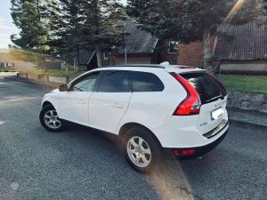 White Volvo XC60 2010 in Vilnius, with an engine capacity of 2.40 L and mileage of 330 thousand km for 5150 €, photo 5 on AUTOMOTO.COM.LV