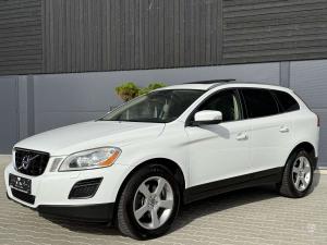 White Volvo XC60 2010 in Siauliai, with an engine capacity of 2.40 L and mileage of 301 thousand km for 10950 €, photo 5 on AUTOMOTO.COM.LV