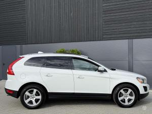 White Volvo XC60 2010 in Siauliai, with an engine capacity of 2.40 L and mileage of 301 thousand km for 10950 €, photo 7 on AUTOMOTO.COM.LV