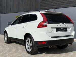 White Volvo XC60 2010 in Siauliai, with an engine capacity of 2.40 L and mileage of 301 thousand km for 10950 €, photo 10 on AUTOMOTO.COM.LV