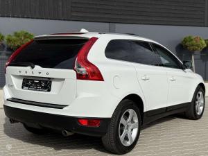 White Volvo XC60 2010 in Siauliai, with an engine capacity of 2.40 L and mileage of 301 thousand km for 10950 €, photo 11 on AUTOMOTO.COM.LV