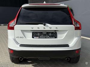 White Volvo XC60 2010 in Siauliai, with an engine capacity of 2.40 L and mileage of 301 thousand km for 10950 €, photo 13 on AUTOMOTO.COM.LV