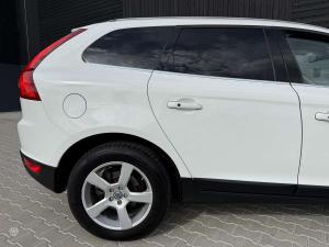 White Volvo XC60 2010 in Siauliai, with an engine capacity of 2.40 L and mileage of 301 thousand km for 10950 €, photo 16 on AUTOMOTO.COM.LV