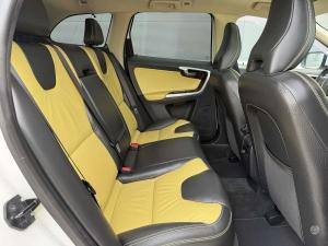 White Volvo XC60 2010 in Siauliai, with an engine capacity of 2.40 L and mileage of 301 thousand km for 10950 €, photo 27 on AUTOMOTO.COM.LV