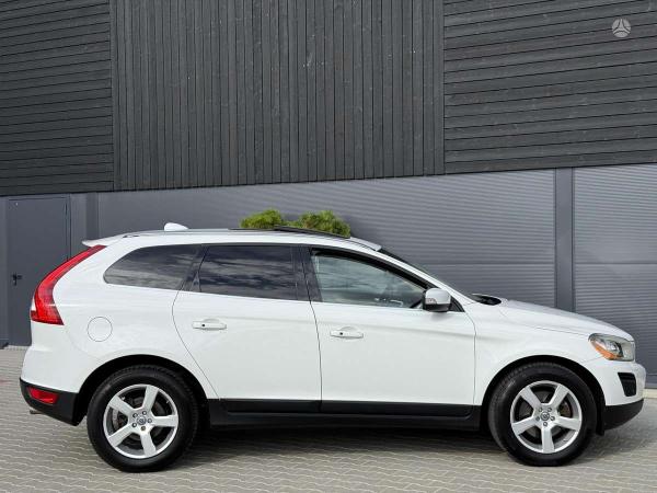 Balts Volvo XC60 2010 Šauļi, ar dzinēja tilpumu 2.40 L un nobraukumu 301 tūkst. km par 10950 €, foto 7 vietnē AUTOMOTO.COM.LV