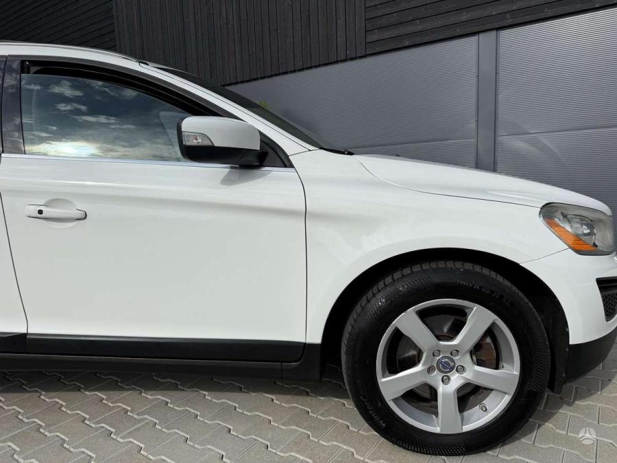 Balts Volvo XC60 2010 Šauļi, ar dzinēja tilpumu 2.40 L un nobraukumu 301 tūkst. km par 10950 €, foto 17 vietnē AUTOMOTO.COM.LV