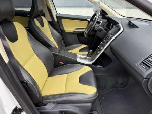 Balts Volvo XC60 2010 Šauļi, ar dzinēja tilpumu 2.40 L un nobraukumu 301 tūkst. km par 10950 €, foto 25 vietnē AUTOMOTO.COM.LV