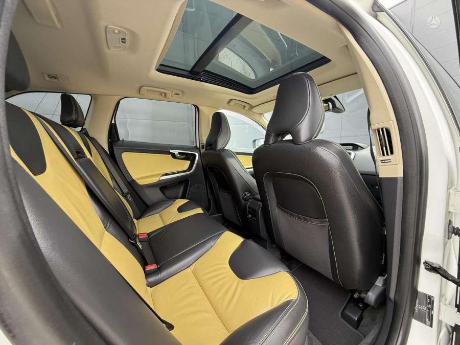 Balts Volvo XC60 2010 Šauļi, ar dzinēja tilpumu 2.40 L un nobraukumu 301 tūkst. km par 10950 €, foto 26 vietnē AUTOMOTO.COM.LV