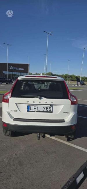 Balts Volvo XC60 2010 Kauņa, ar dzinēja tilpumu 1.98 L un nobraukumu 289 tūkst. km par 7700 €, foto 3 vietnē AUTOMOTO.COM.LV