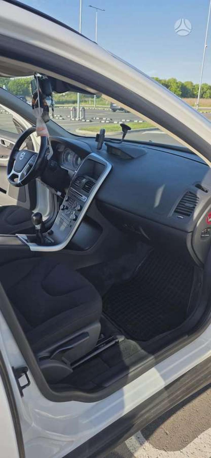Balts Volvo XC60 2010 Kauņa, ar dzinēja tilpumu 1.98 L un nobraukumu 289 tūkst. km par 7700 €, foto 12 vietnē AUTOMOTO.COM.LV