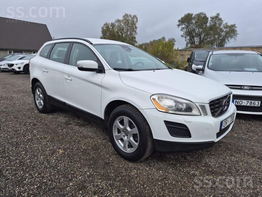 Balts Volvo XC60 2010 Daugavpils, ar dzinēja tilpumu 2.40 L un nobraukumu 0 tūkst. km par 9250 €, foto 4 vietnē AUTOMOTO.COM.LV