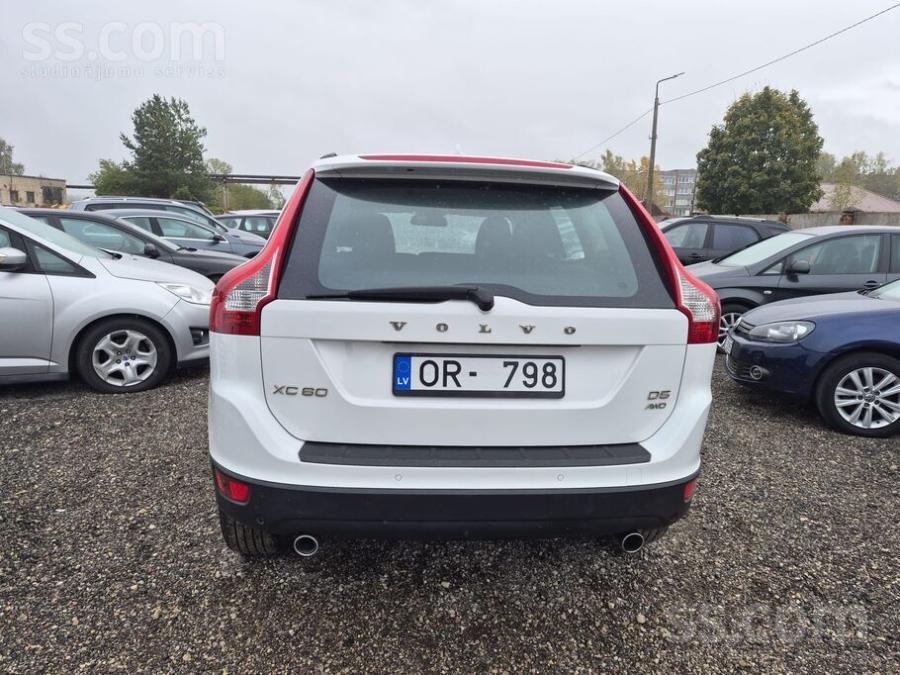 Balts Volvo XC60 2010 Daugavpils, ar dzinēja tilpumu 2.40 L un nobraukumu 0 tūkst. km par 9250 €, foto 5 vietnē AUTOMOTO.COM.LV