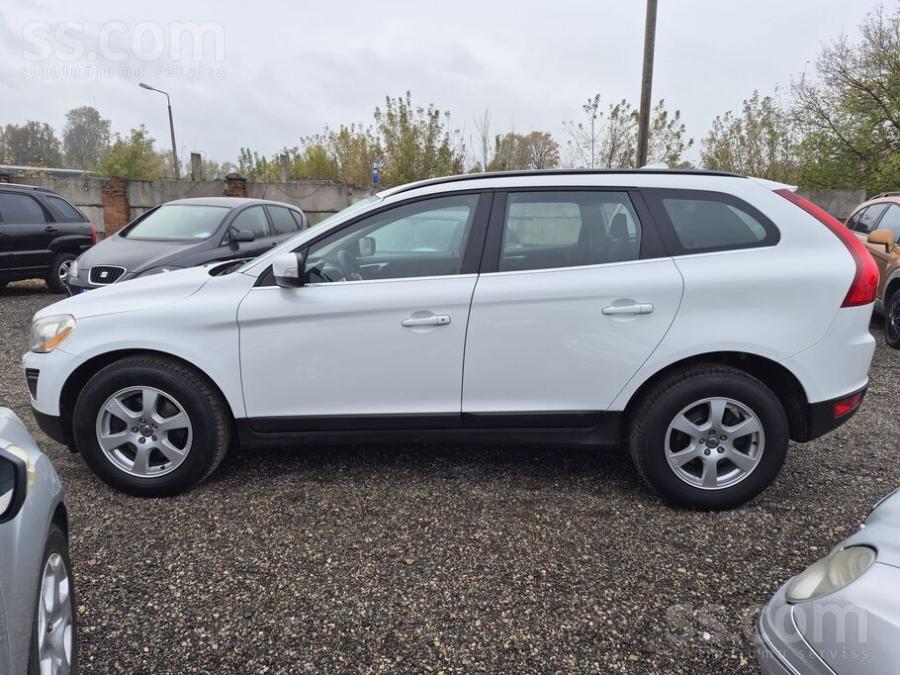 Balts Volvo XC60 2010 Daugavpils, ar dzinēja tilpumu 2.40 L un nobraukumu 0 tūkst. km par 9250 €, foto 7 vietnē AUTOMOTO.COM.LV