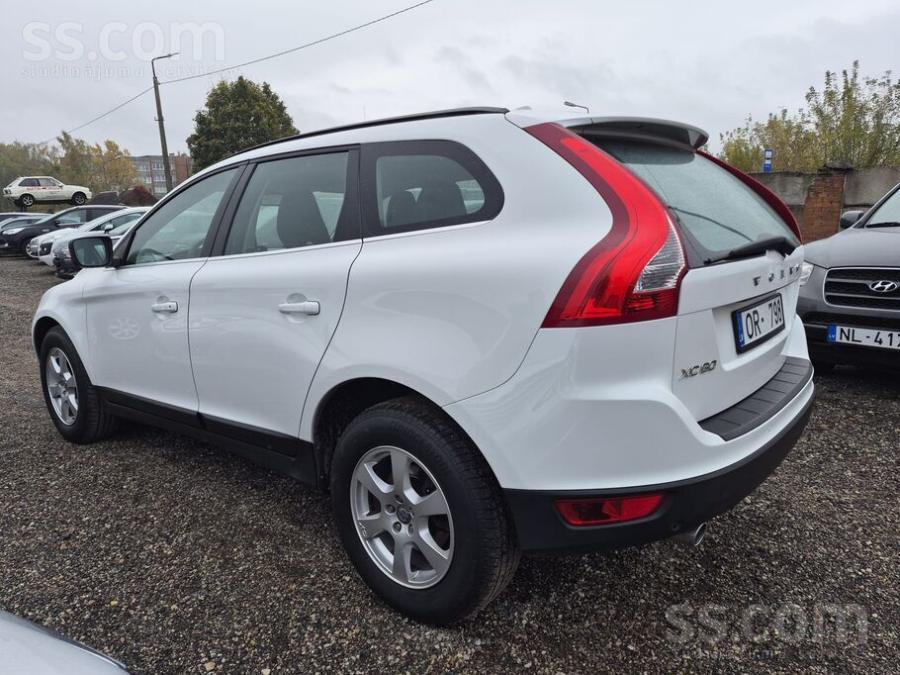Balts Volvo XC60 2010 Daugavpils, ar dzinēja tilpumu 2.40 L un nobraukumu 0 tūkst. km par 9250 €, foto 8 vietnē AUTOMOTO.COM.LV