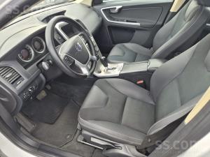 Balts Volvo XC60 2010 Daugavpils, ar dzinēja tilpumu 2.40 L un nobraukumu 0 tūkst. km par 9250 €, foto 10 vietnē AUTOMOTO.COM.LV