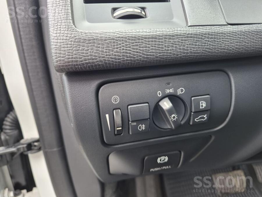 Balts Volvo XC60 2010 Daugavpils, ar dzinēja tilpumu 2.40 L un nobraukumu 0 tūkst. km par 9250 €, foto 11 vietnē AUTOMOTO.COM.LV