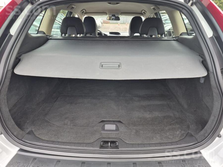 Balts Volvo XC60 2010 Daugavpils, ar dzinēja tilpumu 2.40 L un nobraukumu 0 tūkst. km par 9250 €, foto 18 vietnē AUTOMOTO.COM.LV
