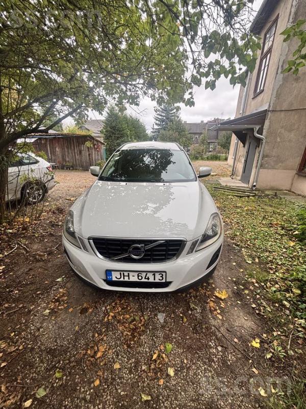 Volvo XC60 2010 in Jelgava on AUTOMOTO.COM.LV White Volvo XC60 2010 in Jelgava, with an engine capacity of 2.40 L and mileage of 395 thousand km for 5700 ā¬, photo 1 on AUTOMOTO.COM.LV