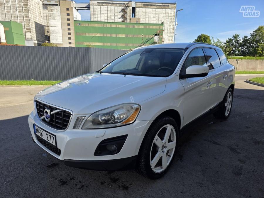 Balts Volvo XC60 2010 Kretinga, ar dzinēja tilpumu 2.40 L un nobraukumu 353 tūkst. km par 4995 €, foto 1 vietnē AUTOMOTO.COM.LV