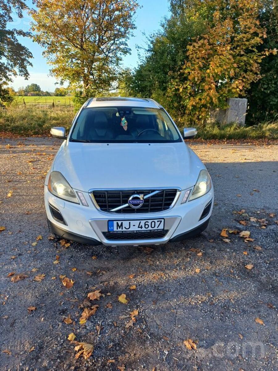 Balts Volvo XC60 2010 Talsi, ar dzinēja tilpumu 2.40 L un nobraukumu 389 tūkst. km par 6800 €, foto 1 vietnē AUTOMOTO.COM.LV