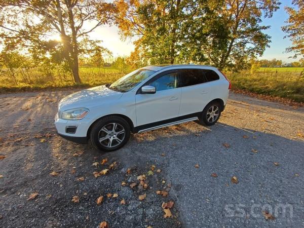 Balts Volvo XC60 2010 Talsi, ar dzinēja tilpumu 2.40 L un nobraukumu 389 tūkst. km par 6800 €, foto 3 vietnē AUTOMOTO.COM.LV