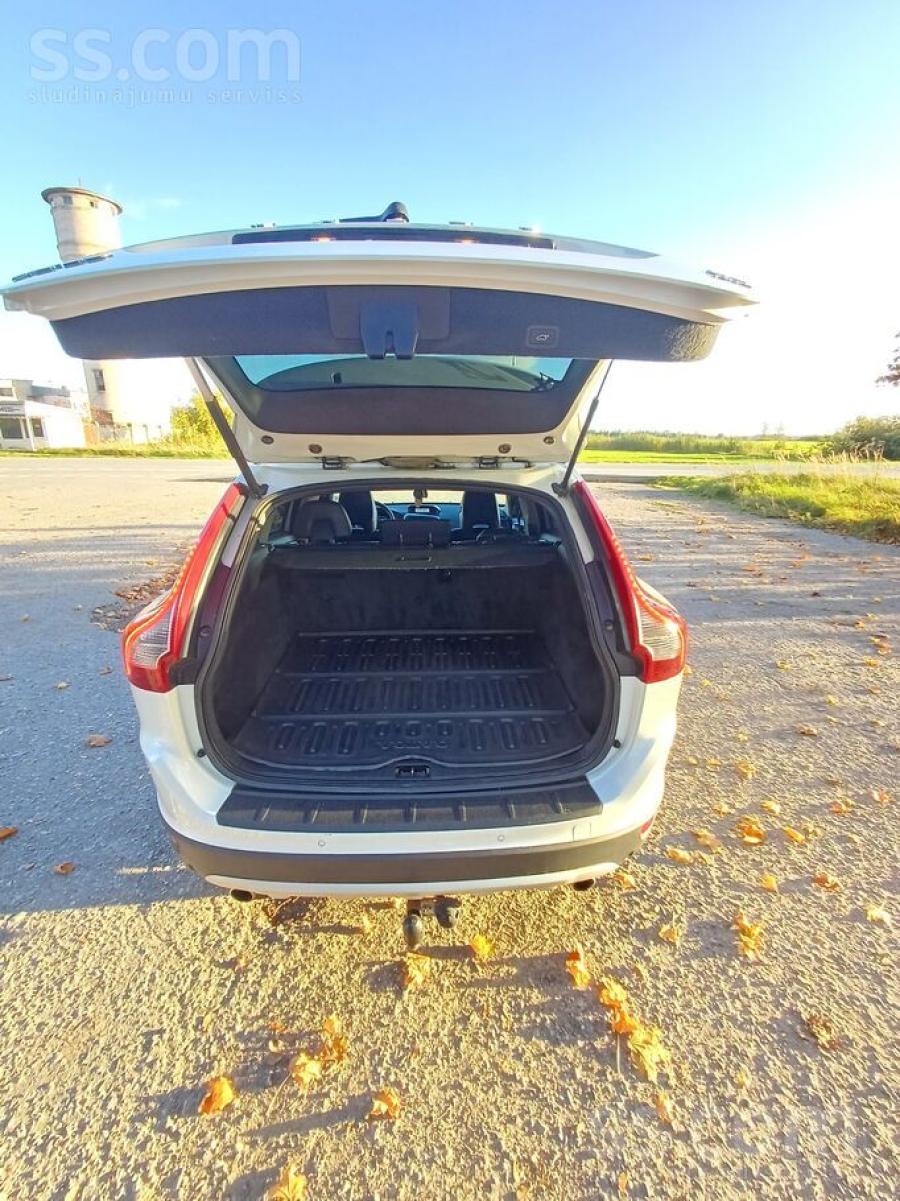 Balts Volvo XC60 2010 Talsi, ar dzinēja tilpumu 2.40 L un nobraukumu 389 tūkst. km par 6800 €, foto 6 vietnē AUTOMOTO.COM.LV