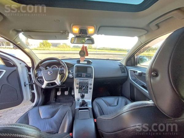 Balts Volvo XC60 2010 Talsi, ar dzinēja tilpumu 2.40 L un nobraukumu 389 tūkst. km par 6800 €, foto 8 vietnē AUTOMOTO.COM.LV