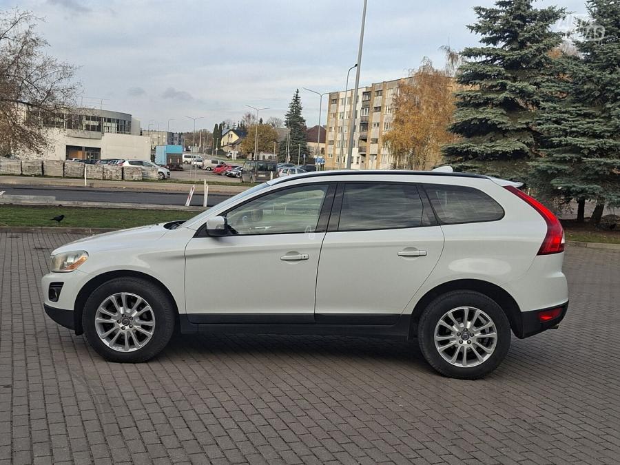 Белый Вольво ХС60 2010 в Шяуляй, объемом двигателя 2.40 л и пробегом 350 тыс. км за 5850 €, фото 3 на AUTOMOTO.COM.LV