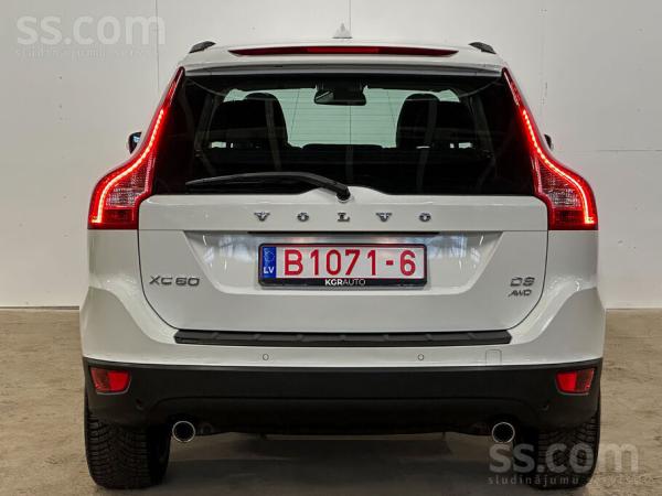 White Volvo XC60 2011 in Jurmala, with an engine capacity of 2.40 L and mileage of 271 thousand km for 10450 €, photo 11 on AUTOMOTO.COM.LV