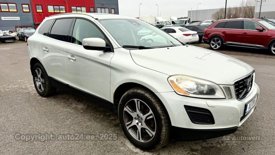 White Volvo XC60 2011 in Tallinn, with an engine capacity of 2.40 L and mileage of 314 thousand km for 6990 €, photo 6 on AUTOMOTO.COM.LV
