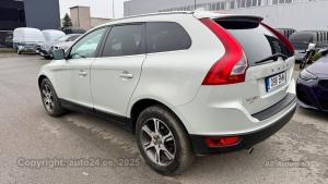 White Volvo XC60 2011 in Tallinn, with an engine capacity of 2.40 L and mileage of 314 thousand km for 6990 €, photo 9 on AUTOMOTO.COM.LV