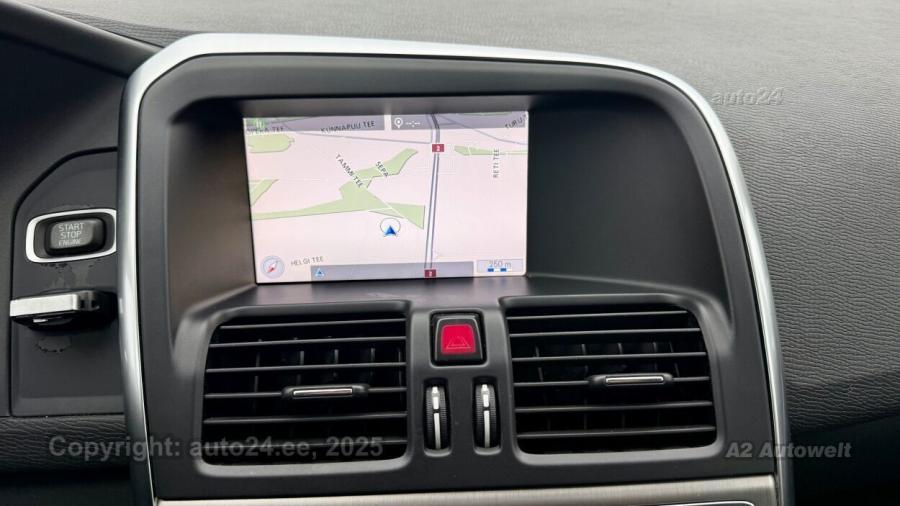 White Volvo XC60 2011 in Tallinn, with an engine capacity of 2.40 L and mileage of 314 thousand km for 6990 €, photo 12 on AUTOMOTO.COM.LV