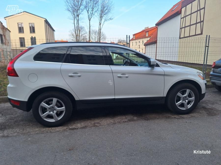 White Volvo XC60 2011 in Klaipeda, with an engine capacity of 2.00 L and mileage of 240 thousand km for 6250 €, photo 3 on AUTOMOTO.COM.LV