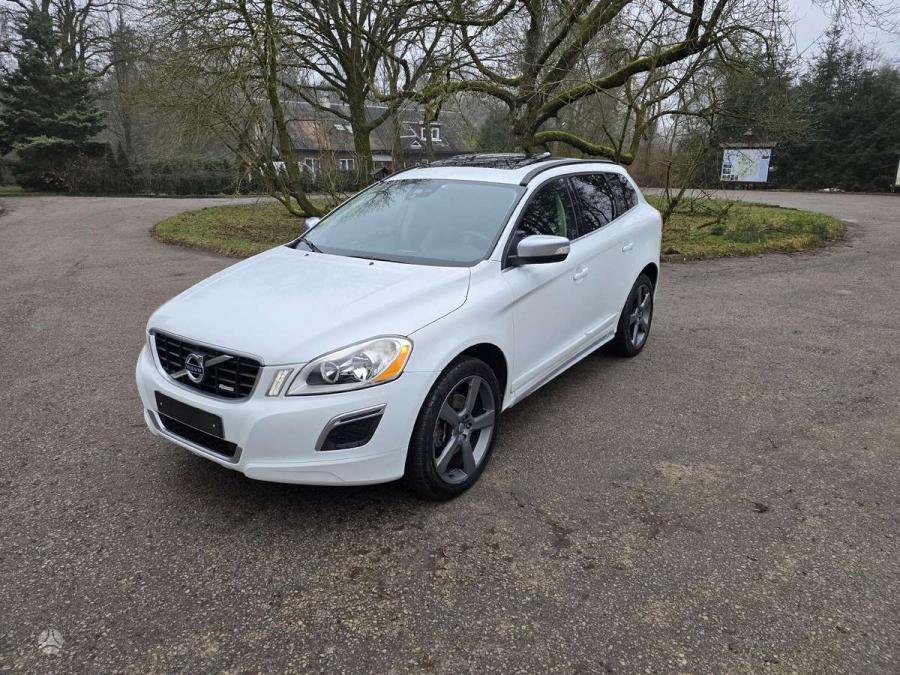 White Volvo XC60 2011 in Prienai, with an engine capacity of 2.00 L and mileage of 317 thousand km for 7500 €, photo 1 on AUTOMOTO.COM.LV
