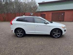 White Volvo XC60 2011 in Prienai, with an engine capacity of 2.00 L and mileage of 317 thousand km for 7500 €, photo 4 on AUTOMOTO.COM.LV