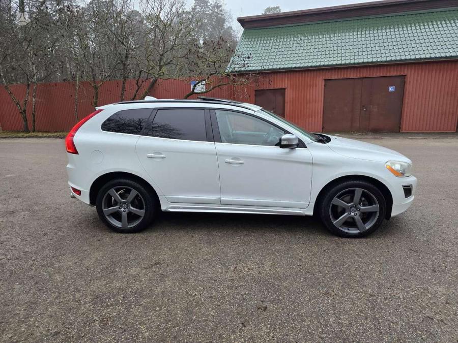 White Volvo XC60 2011 in Prienai, with an engine capacity of 2.00 L and mileage of 317 thousand km for 7500 €, photo 4 on AUTOMOTO.COM.LV