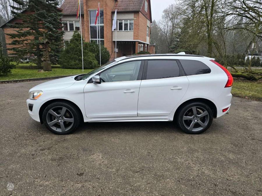 White Volvo XC60 2011 in Prienai, with an engine capacity of 2.00 L and mileage of 317 thousand km for 7500 €, photo 5 on AUTOMOTO.COM.LV