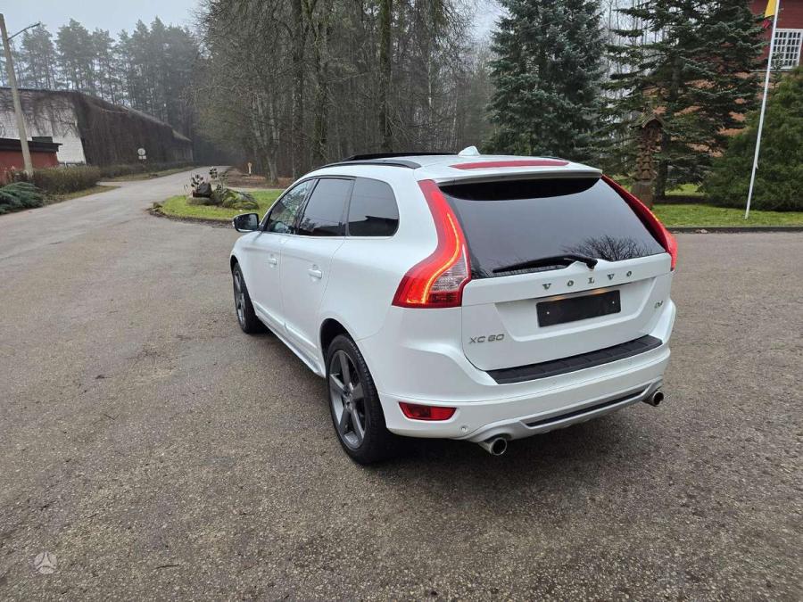 White Volvo XC60 2011 in Prienai, with an engine capacity of 2.00 L and mileage of 317 thousand km for 7500 €, photo 6 on AUTOMOTO.COM.LV