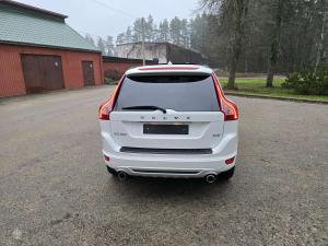 White Volvo XC60 2011 in Prienai, with an engine capacity of 2.00 L and mileage of 317 thousand km for 7500 €, photo 7 on AUTOMOTO.COM.LV
