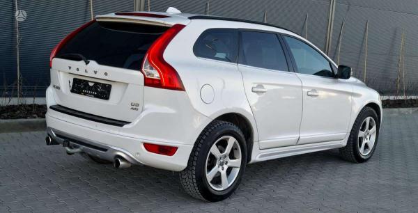 White Volvo XC60 2011 in Vilnius, with an engine capacity of 2.40 L and mileage of 259 thousand km for 9850 €, photo 1 on AUTOMOTO.COM.LV